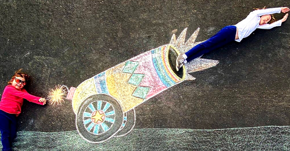 Mom Creates Cute Interactive Chalk Murals To Keep Daughters Entertained ...