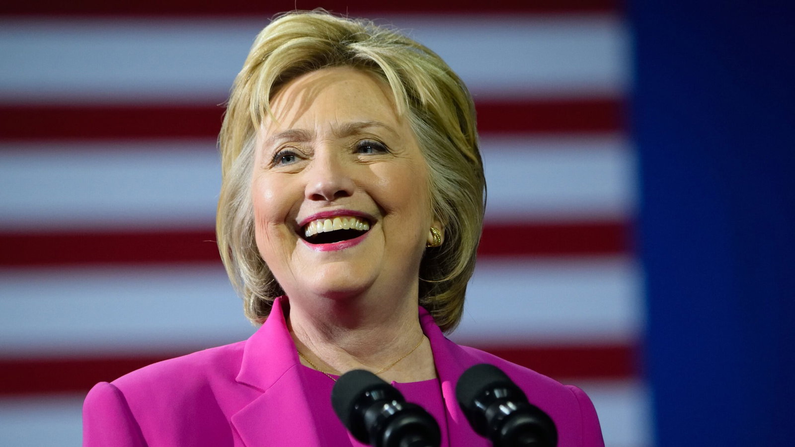 Hillary and Chelsea Clinton Nearly Pooped on by Fan at Broadway Show ...