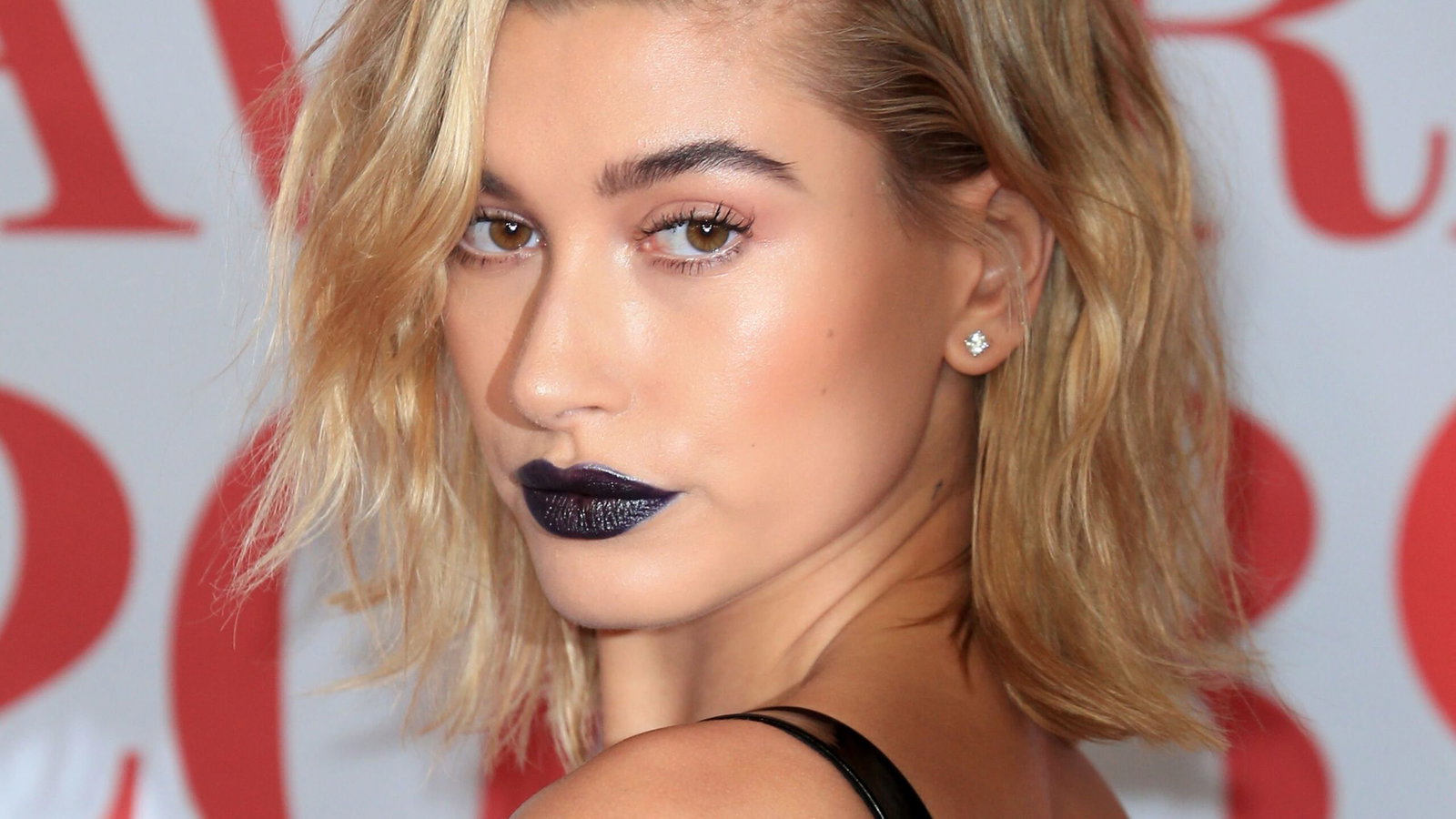 Hailey Bieber Goes Full Santa In Victoria’s Secret Holiday Lingerie – Diply