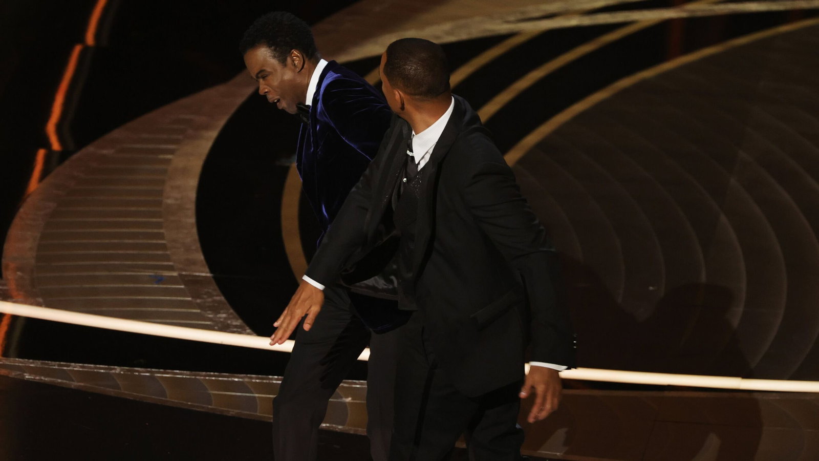 Body Language Expert Weighs In On Will Smith Slapping Chris Rock At The ...