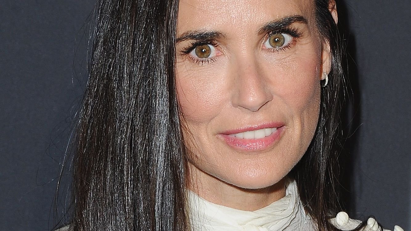 Demi Moore, 60, Looks Gorgeous In River Overalls – Diply