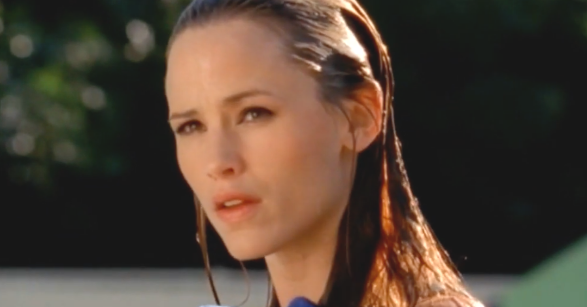 Jennifer Garner Recreates Iconic ‘Alias’ Bikini Scene She ‘Promised ...