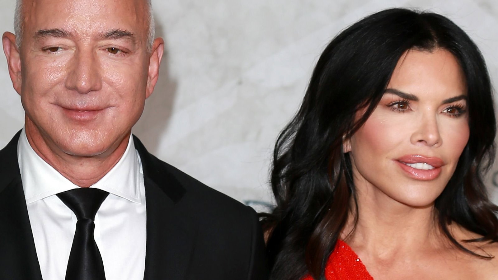 Billionaire Jeff Bezos and Girlfriend Escape With Lavish Getaway ...