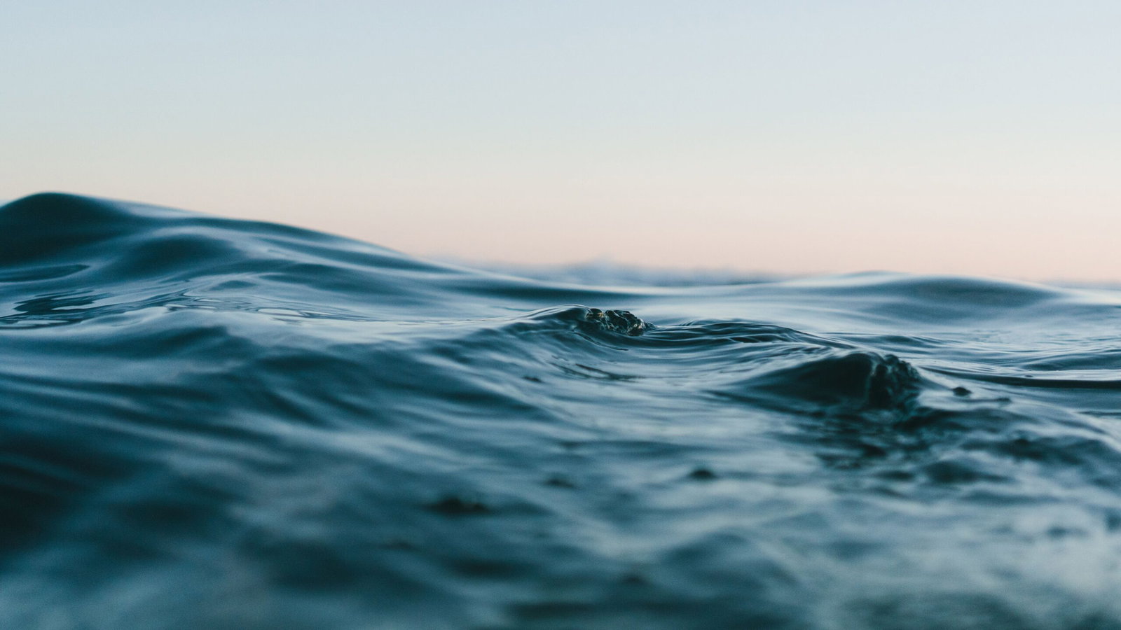 Mom Goes Viral For ‘Free Birthing’ In The Ocean – Diply