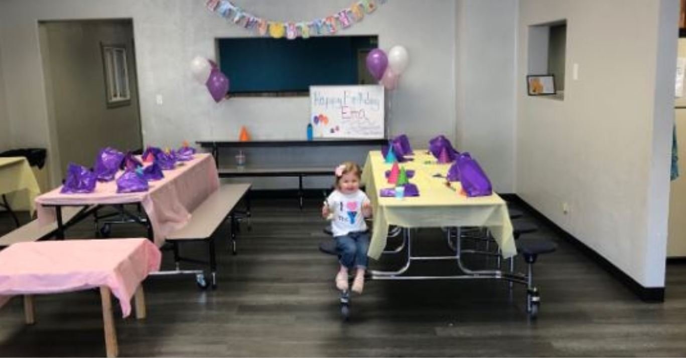 Viral Pic Of Little Girl Alone At Her Birthday Party Sparks Debate ...