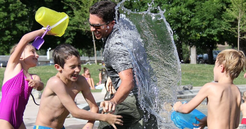 This Kid’s Innocent Question To Grown-Up During Water Fight Has ...