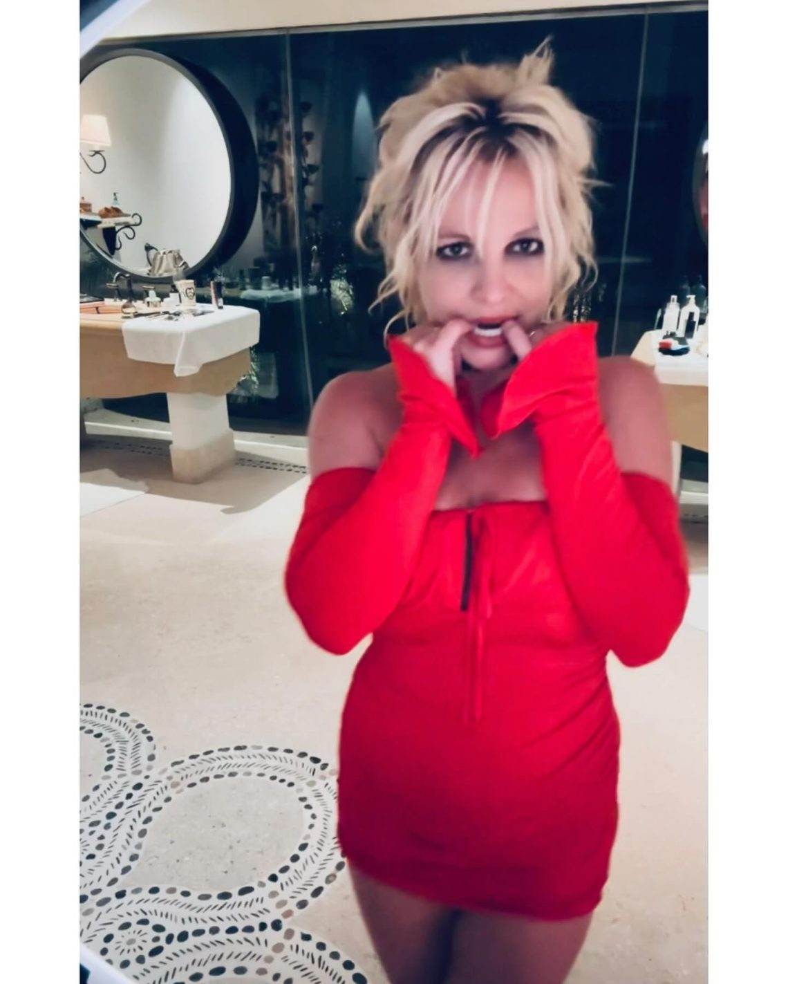 Fans Worried After Britney Spears Posts Strange Video With Messy Hair ...