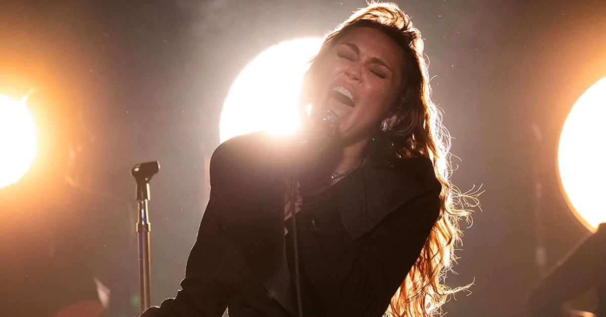 Miley Cyrus Explains Exactly Why Her Voice Is So Raspy – And Why She ...