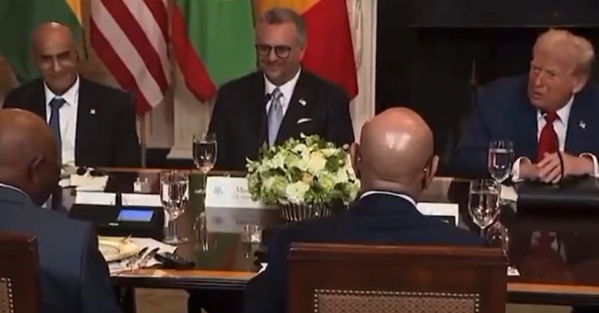 People Point Out Awkward Moment Where Trump Makes ‘Embarrassing’ Comment On Liberian President’s ...